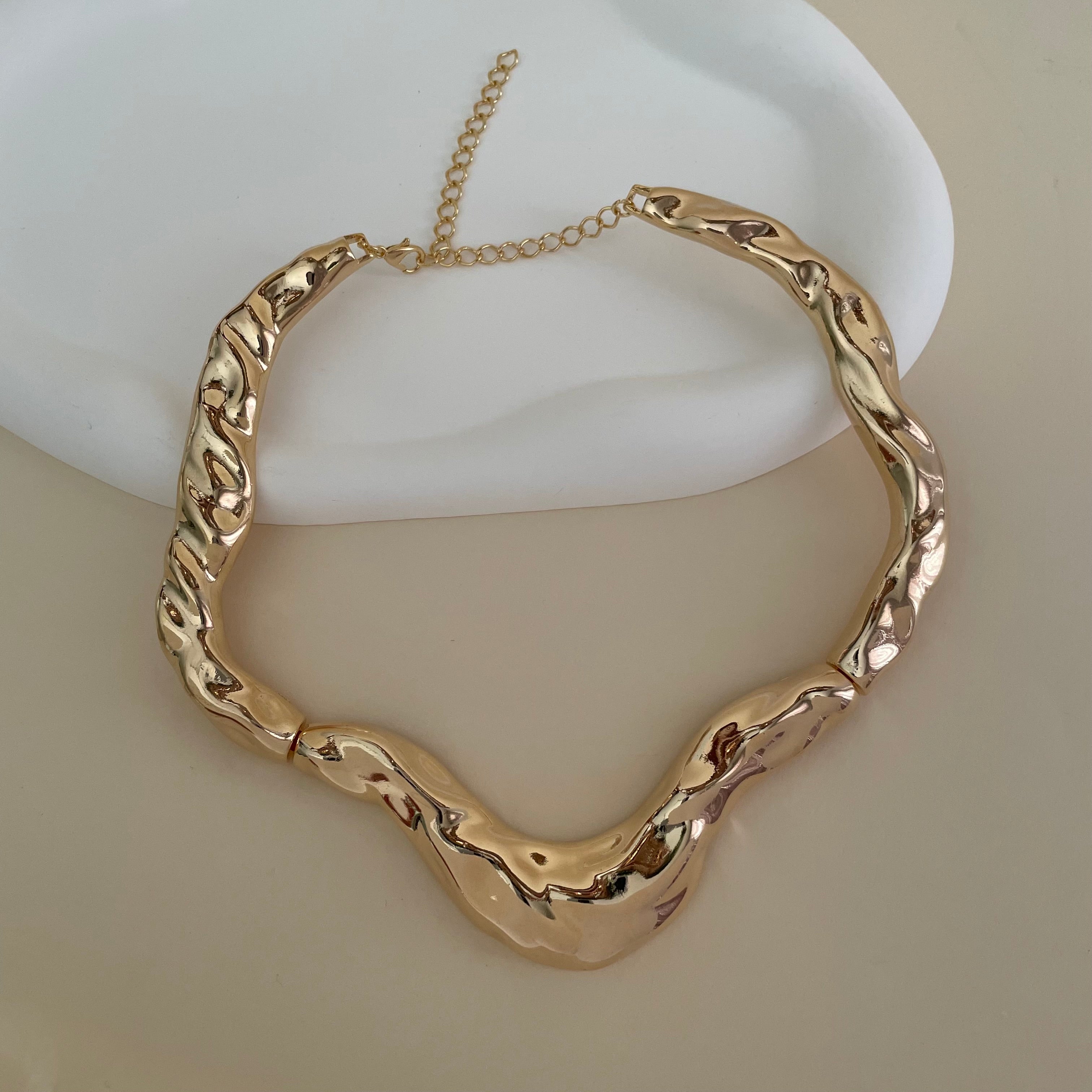 Colar aro maxi orgânico dourado